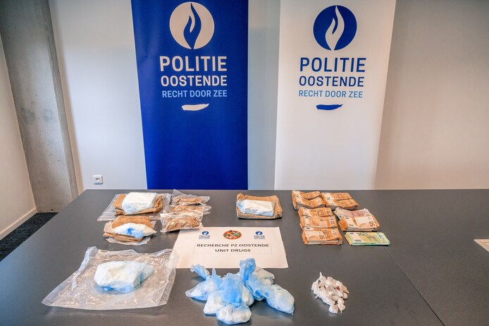 Verdachten blijven in cel na "een van de grootste cocaïnevangsten in ...