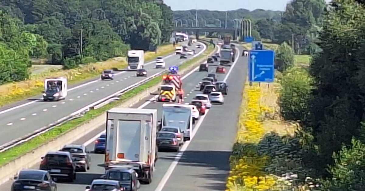 Ongeval met twee voertuigen ter hoogte van Veldegem veroorzaakt lange file op E403 richting ...