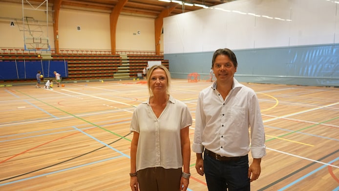 Parketvloer sporthal De Witte Molen blinkt opnieuw na renovatie ...