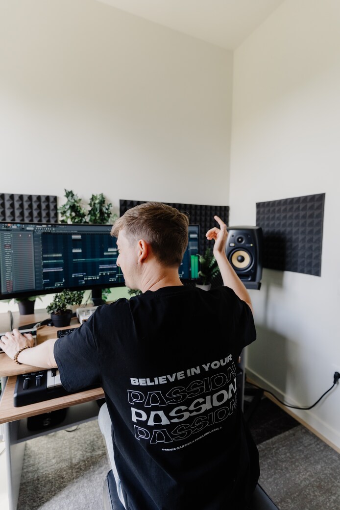 Draaien op Ibiza, eigen merchandise én platenlabel dat stilaan naam ...