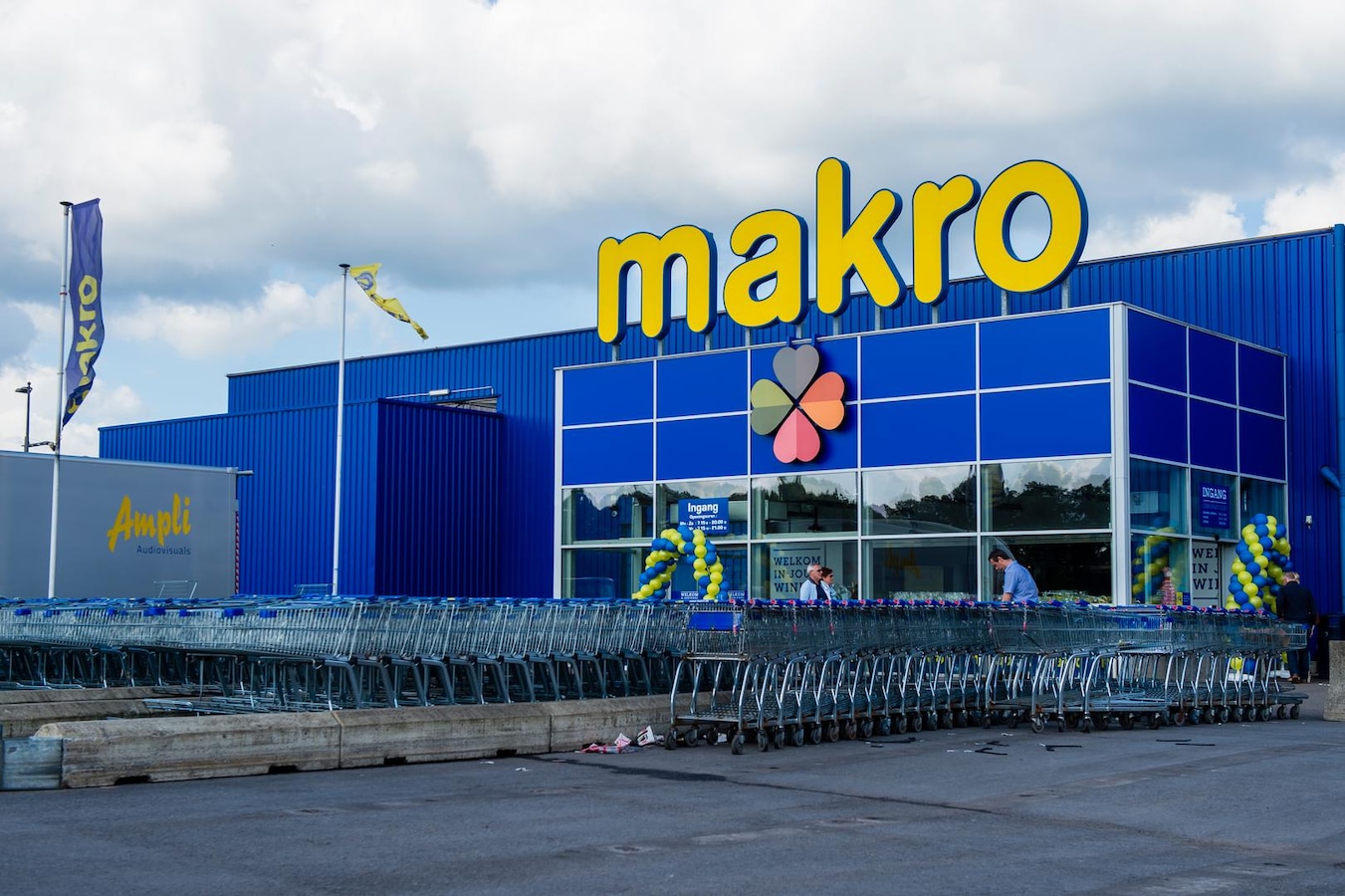 Tsjech heeft miljarden over voor Makro-moeder | Foto | hln.be