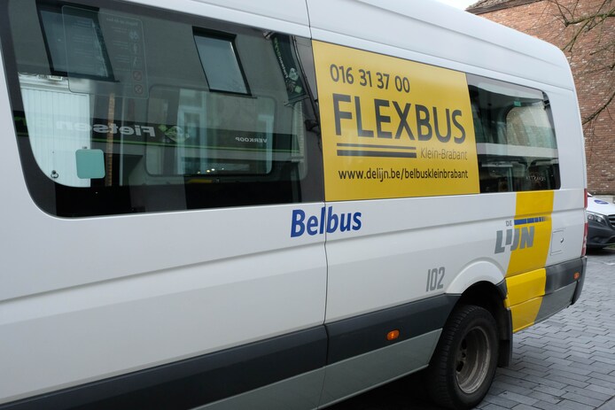Te weinig flexbussen omdat asielzoekers er te veel bestellen: “Er komt een oplossing ...