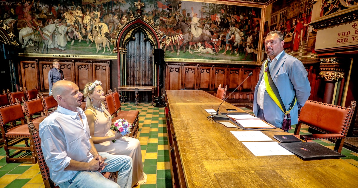 83 huwelijken in juni: typische trouwmaand breekt records in Brugge ...
