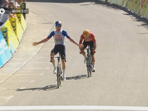 En of hij helemaal terug is! Maxim Van Gils wint op eerste aankomst ...