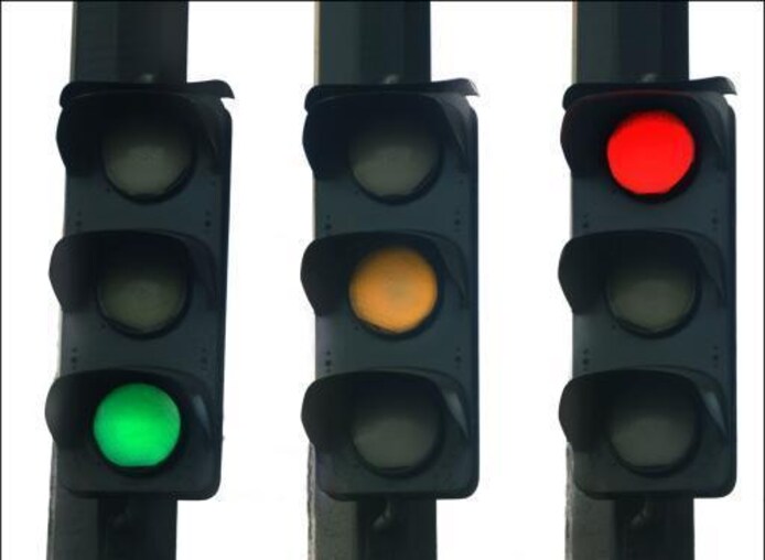 "Prioritaire voertuigen moeten stoppen voor rood licht" | Binnenland ...