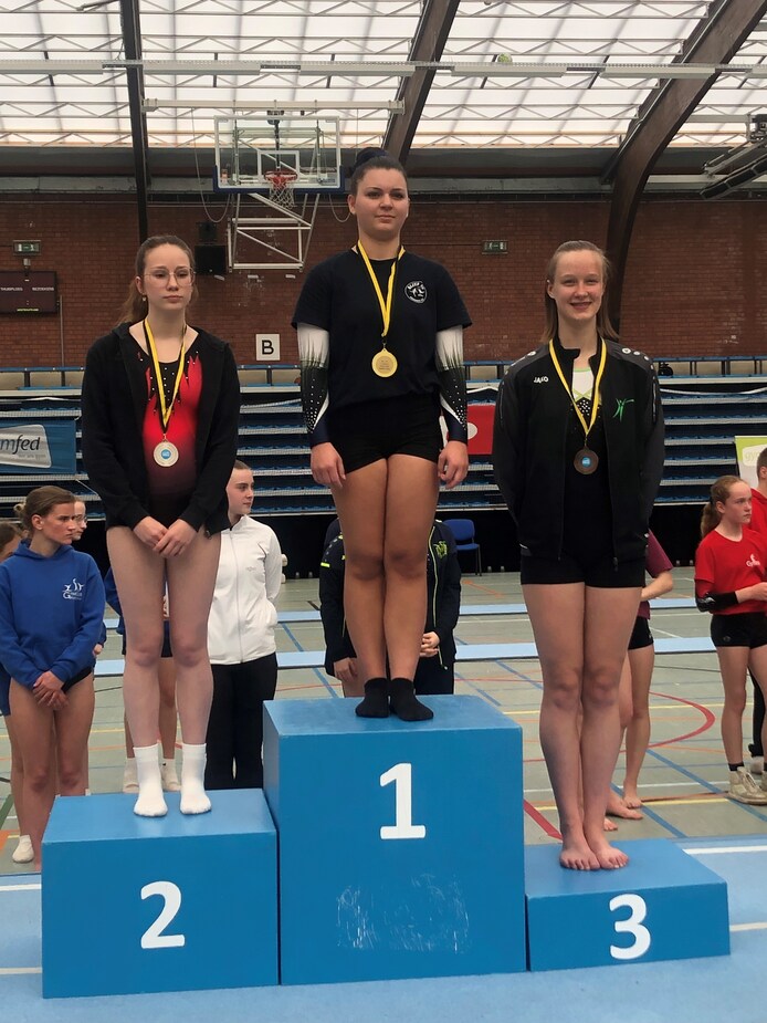 Turnclub Elastika pakt brons op Vlaams kampioenschap tumbling | Roeselare | hln.be