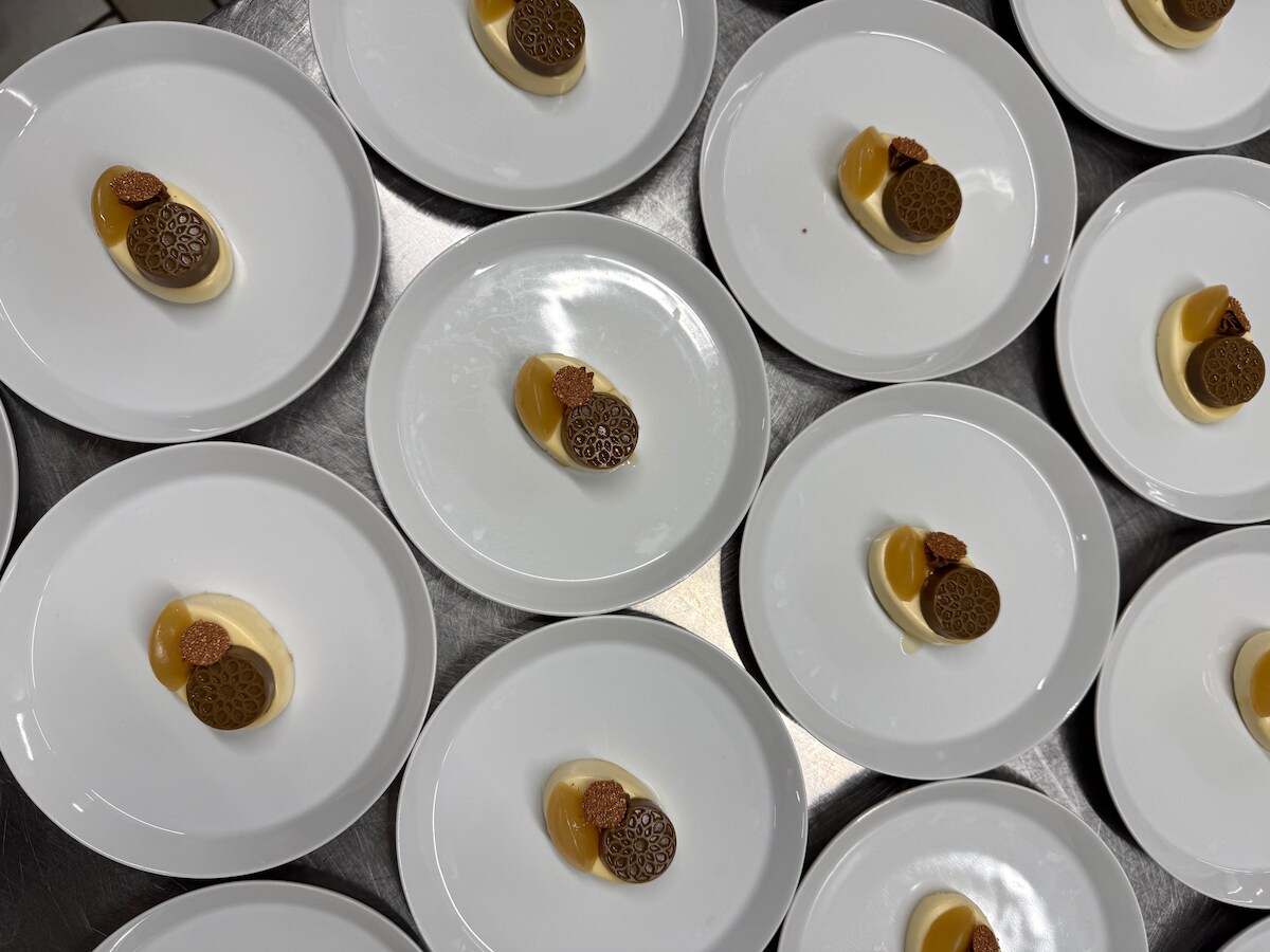 Onze man eet een sterrendiner... in volledige duisternis: “Geen idéé ...