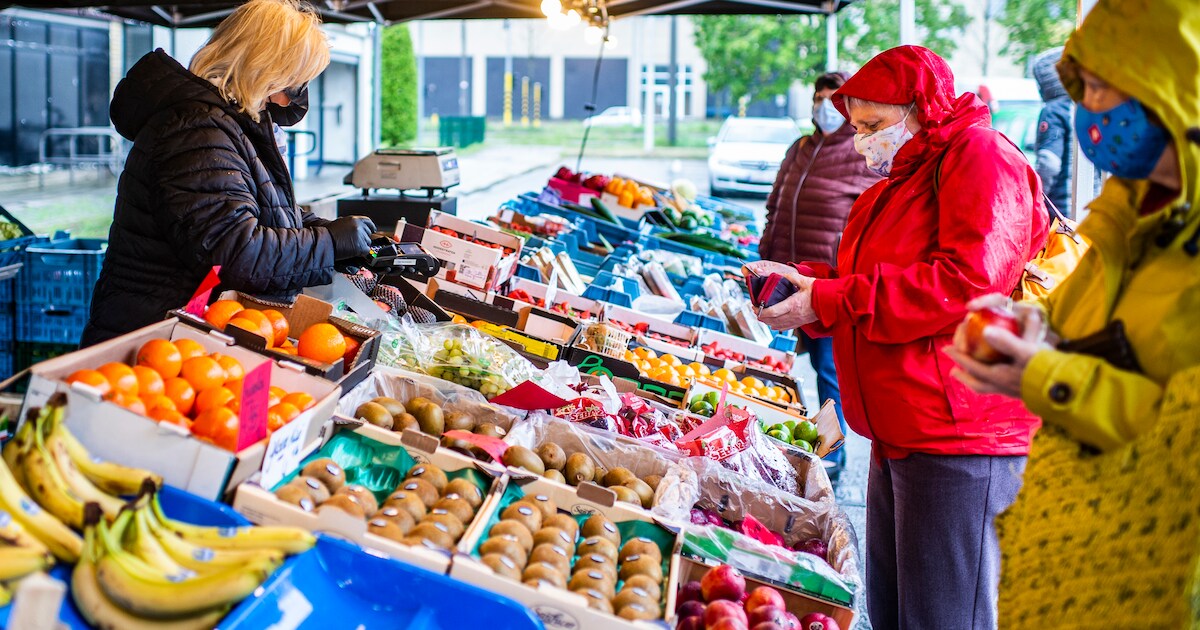 Wekelijkse markt krijgt nieuwe affiches met de coronamaatregelen ...