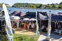 Filip (59) en dochter Lien (29) over hun rondreizende foodtruckfestival ...