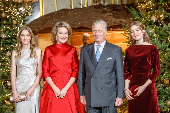 IN BEELD. Arm in arm met zus Eléonore op kerstconcert: prinses ...