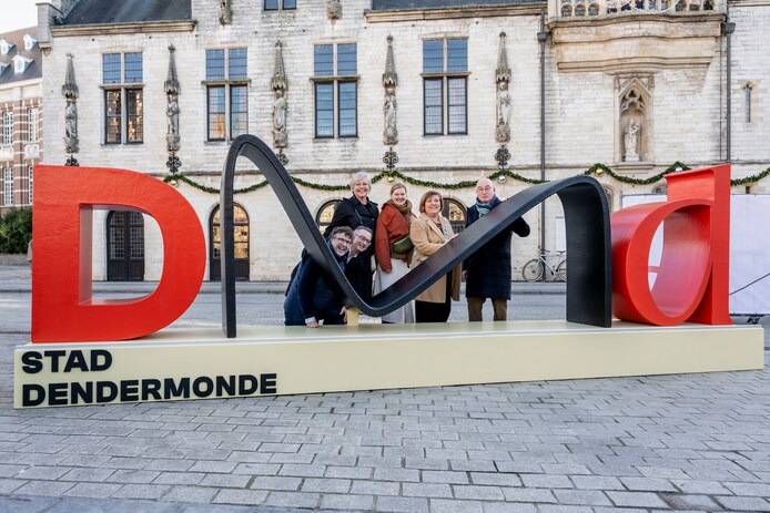 Dendermonde klinkt op 2023 met onthulling nieuw stadslogo en huisstijl ...