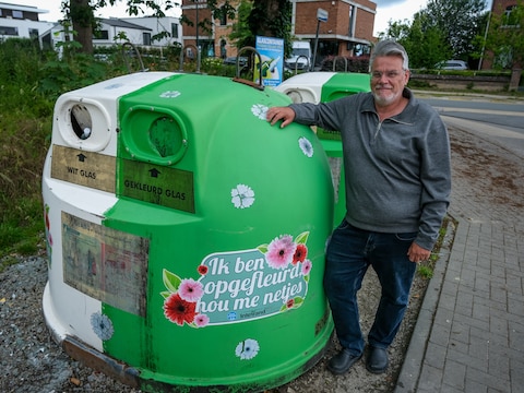 Eddy (59) reinigt vrijwillig alle glasbollen in Overijse: “De arbeiders ...