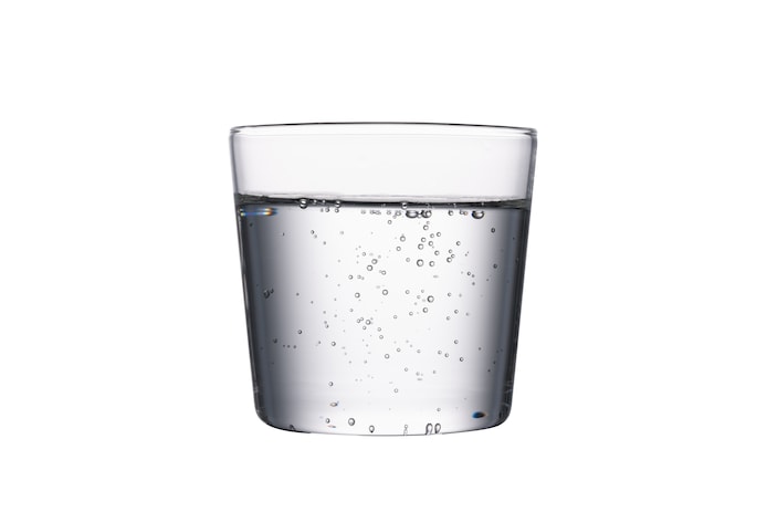 Kan je dankzij bruiswater echt gewicht verliezen? Diëtist verheldert ...