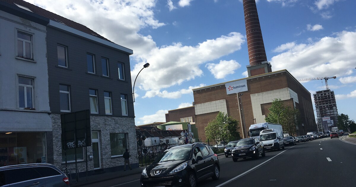 Winkels open, Dampoort toe: voor het eerst sinds lang weer file aan Dok ...