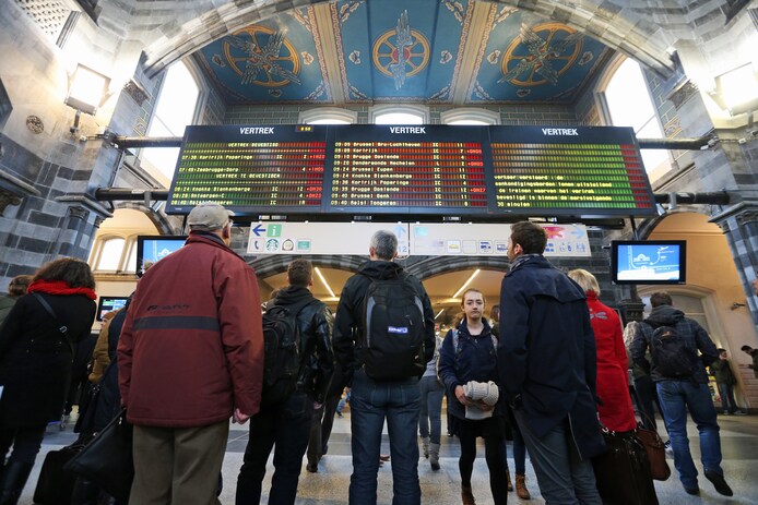 Minister van Mobiliteit Jean-Luc Crucke boos op "kleine spoorbonden die zonder overleg alles ...
