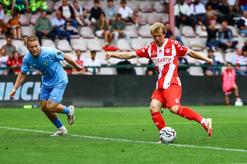 “De groep hangt echt goed aan elkaar”: Lenn De Smet en KV Kortrijk ...