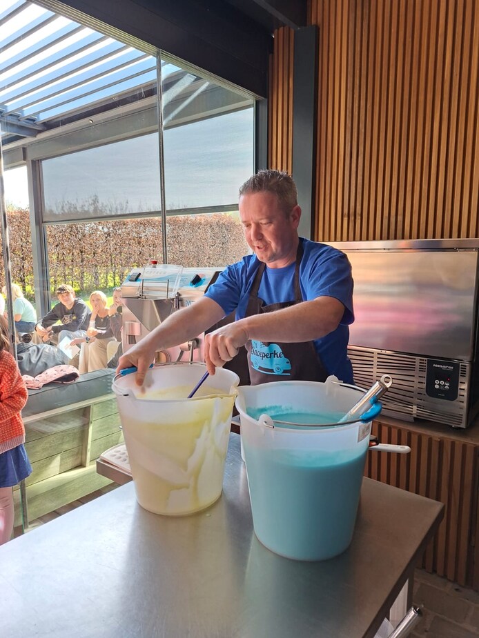 Thomas (44) van ijskar ‘t Snoeperke heeft nu ook winkeltje en maakt ...