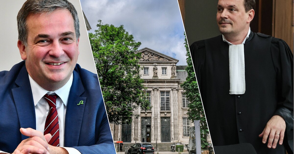 “Ik ga jullie vermoorden” en hij schoof een brandend stuk papier onder ...