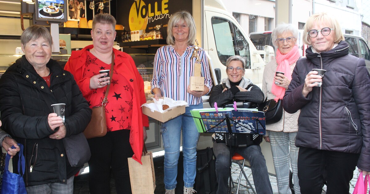 Volle Maan trakteert klanten op muziek, drank en hapjes na winst Theo ...