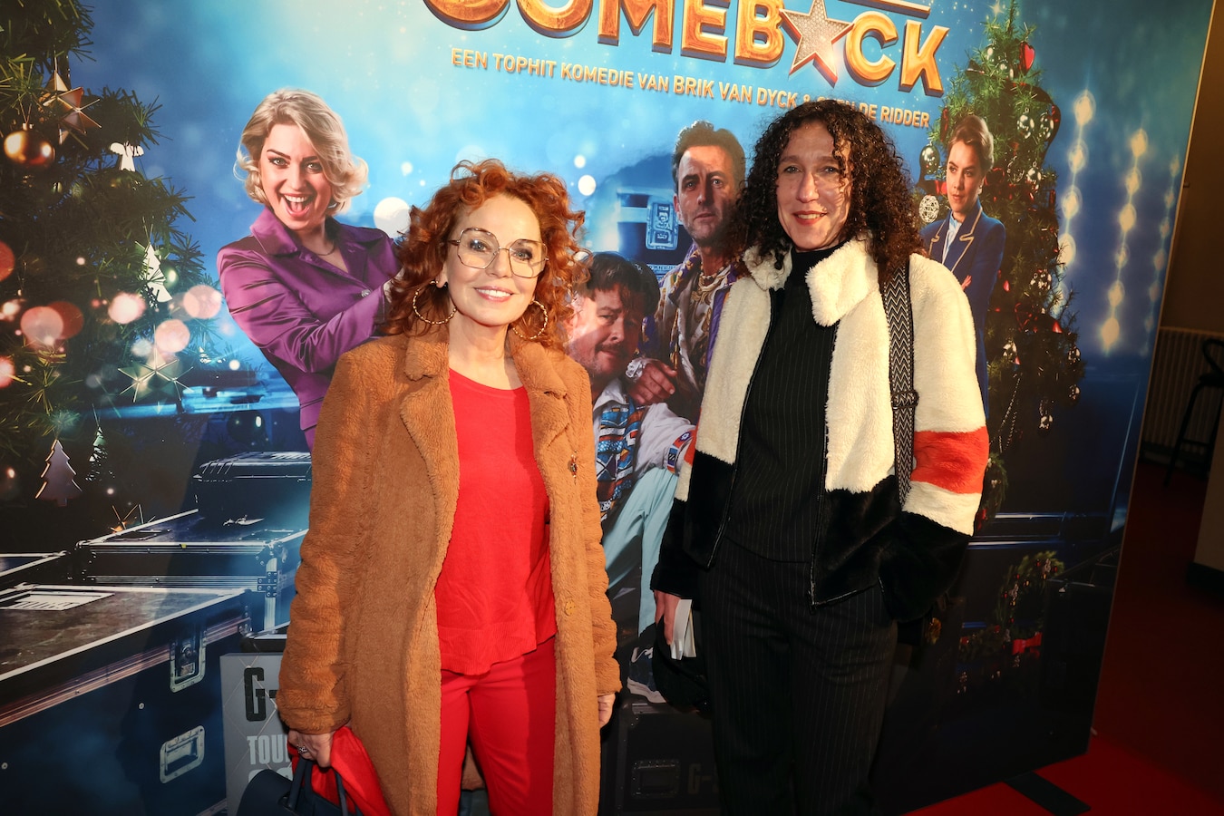 IN BEELD. Zowel ex-vrouw als zoon komen Gunther Levi aanmoedigen tijdens première ‘Christmas ...