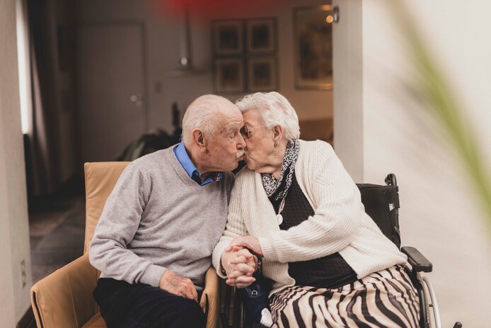 Angeline (99) en Edward (101) zijn het langst gehuwde koppel van België. Wat is hun geheim? “Ik ...