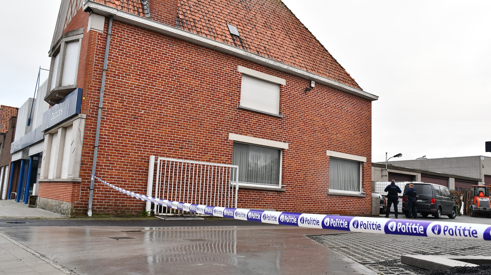 Pool gearresteerd na ontdekking van cannabisplantage in woning van ...