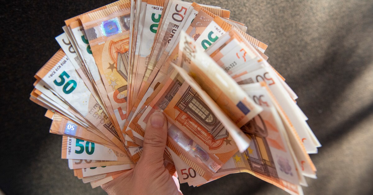 Wapens, geld en valse merkkledij, schoenen, handtassen en horloges ...