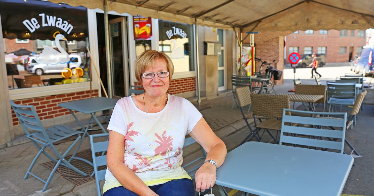 Cafébazen laten zich testen op corona na bezoek van besmette klant ...