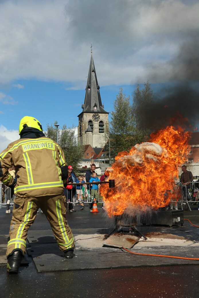 IN BEELD. Viering 200 jaar brandweer in Waasmunster | Waasmunster | hln.be