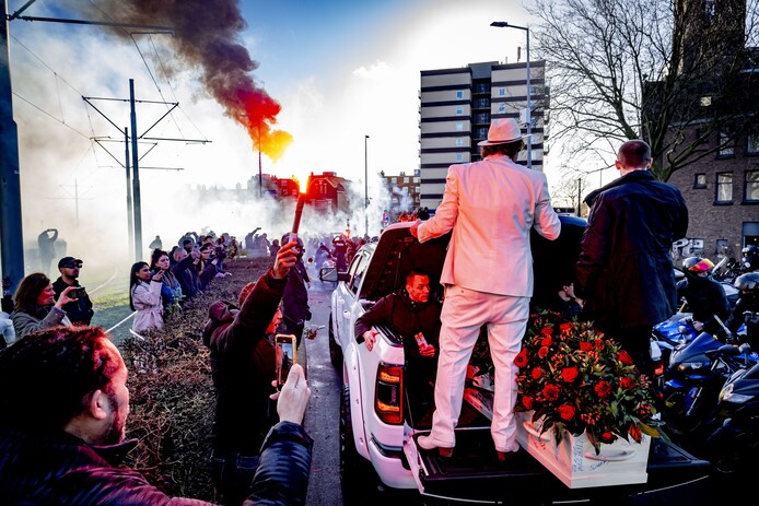 Emotioneel en opvallend afscheid van Jack (14), die stierf bij ...