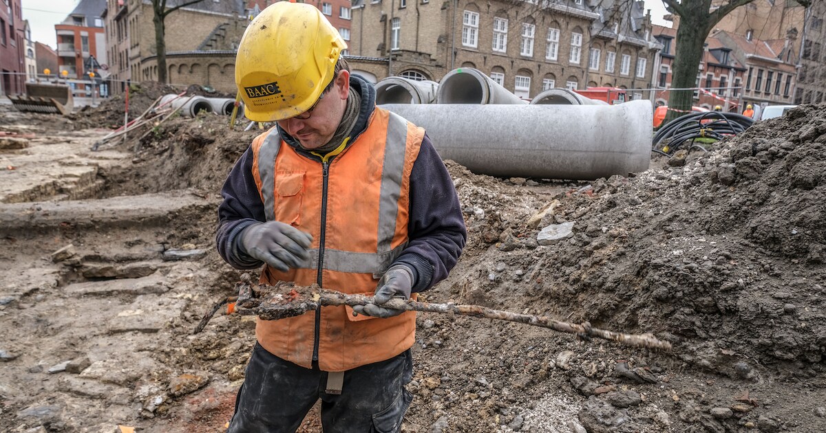 Bisschoppelijk paleis werd gebouwd met ijzerzandsteen van de Rodeberg ...