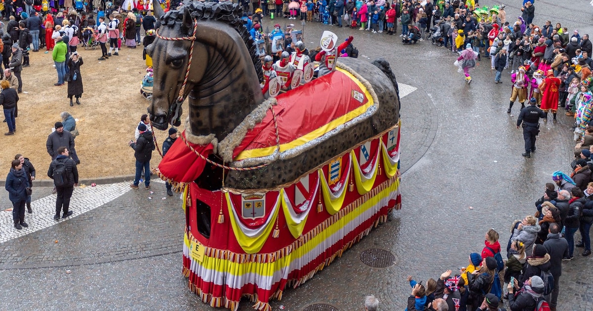 Wie zit met carnaval op het Ros Balatum? “Vier heemskinderen beleven ...