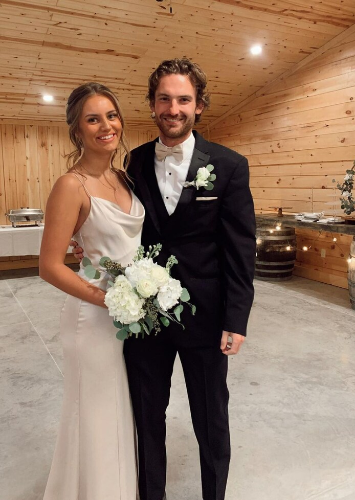 Vriendin vindt verlovingsring waarmee overleden ijshockeyspeler Johnson ...