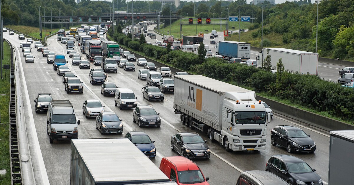 10 minuten file op Antwerpse Ring richting Gent | Antwerpen | HLN.be