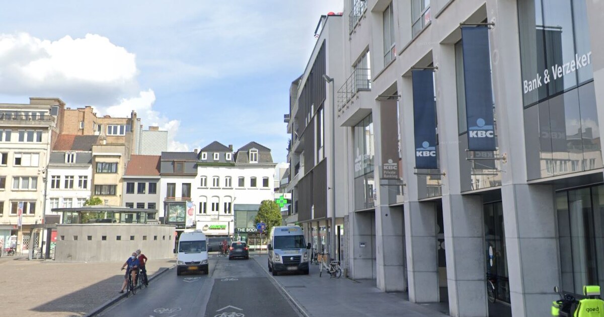 KBC-automaten op Schouwburgplein verdwijnen binnen twee weken ...