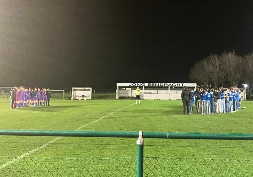 Voetballer Ward (15) uit Hooglede sterft door agressieve kanker, één dag later scoort broer ...