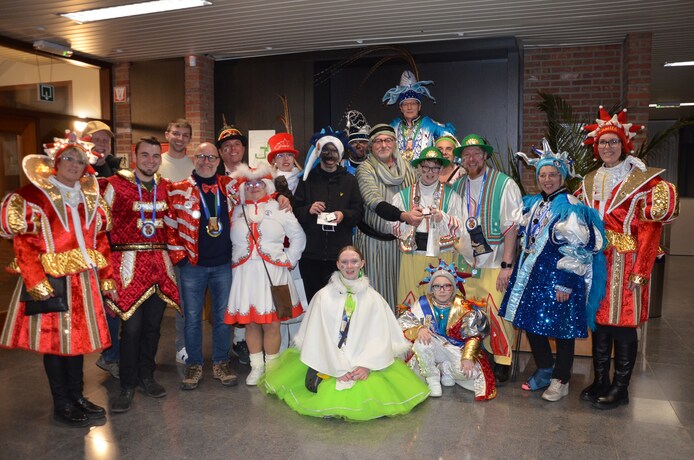 Ryan (14), zoon van overleden prins Sandy, vangt gouden harlekijn ...