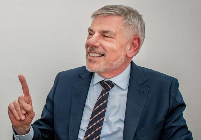 Russische staatsmedia voeren Filip Dewinter (Vlaams Belang) op als ...