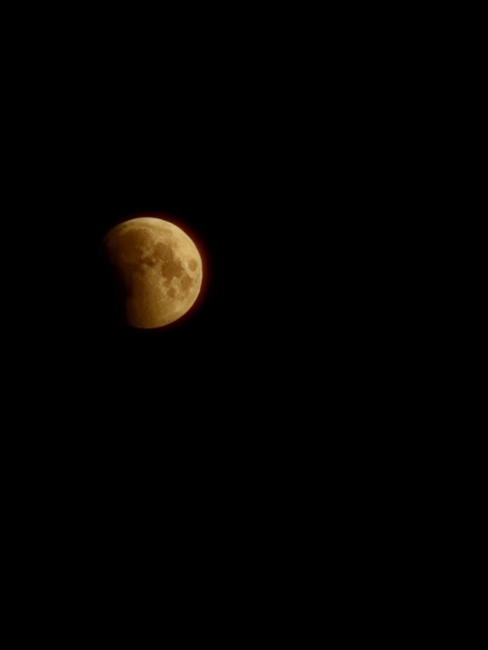 Vroege vogels hadden geluk: maansverduistering was vanochtend (even) te ...
