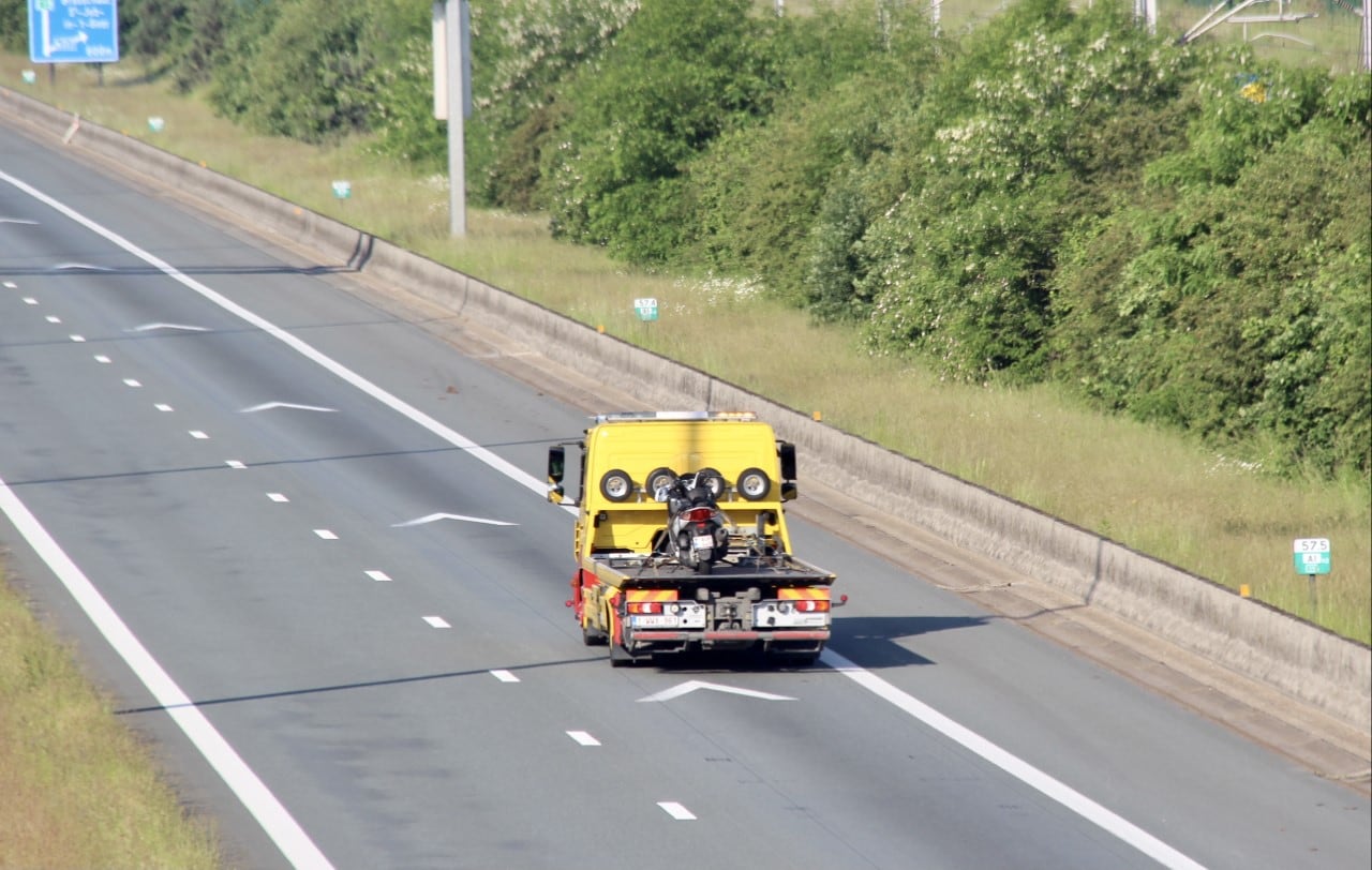 Verkeershinder op E19 in Sint-Job na ongeval | Foto | hln.be