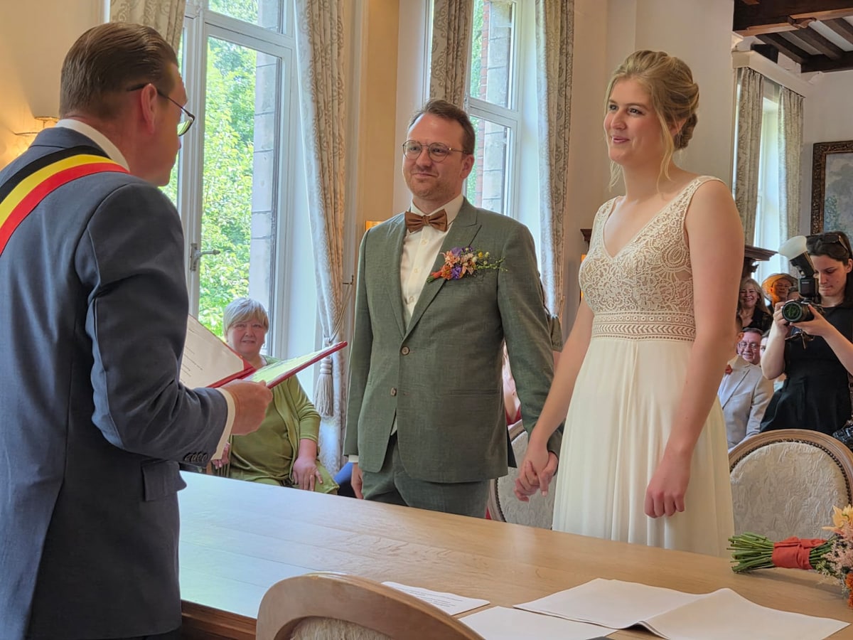 Feest in kasteel Blauwendael: schepen Yari Van Kaer en partner Lien ...