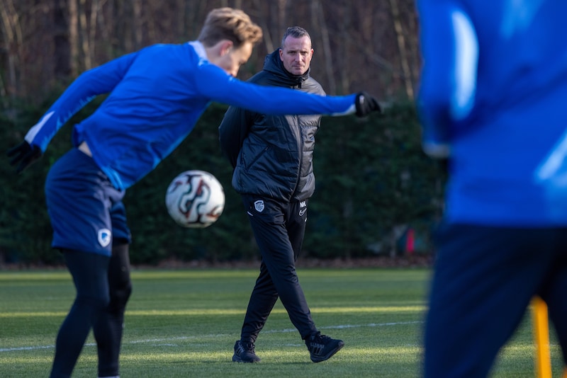 KIJK. Nicky Hayen leidt eerste training als coach van Racing Genk ...