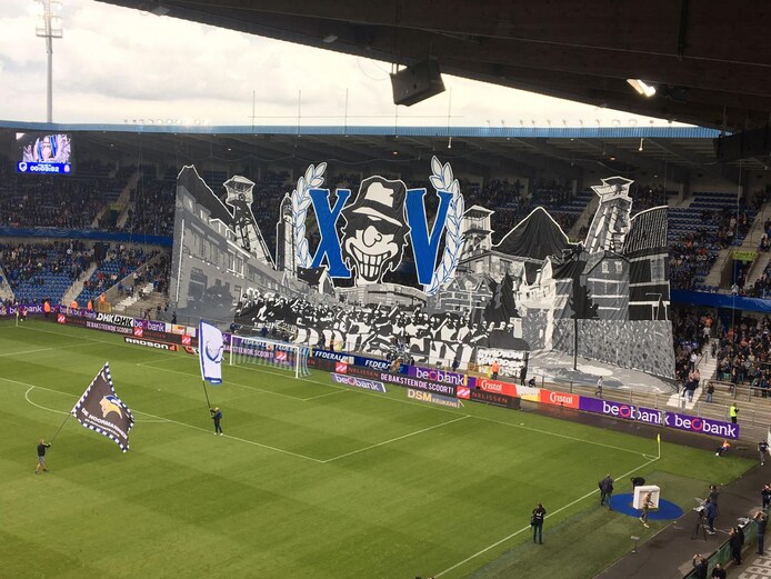 Genkse sfeergroep pakt uit met indrukwekkende tifo | Racing Genk | hln.be