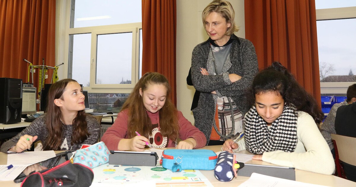 Crevits bezoekt 'mediawijze' Middenschool | Ieper | HLN.be