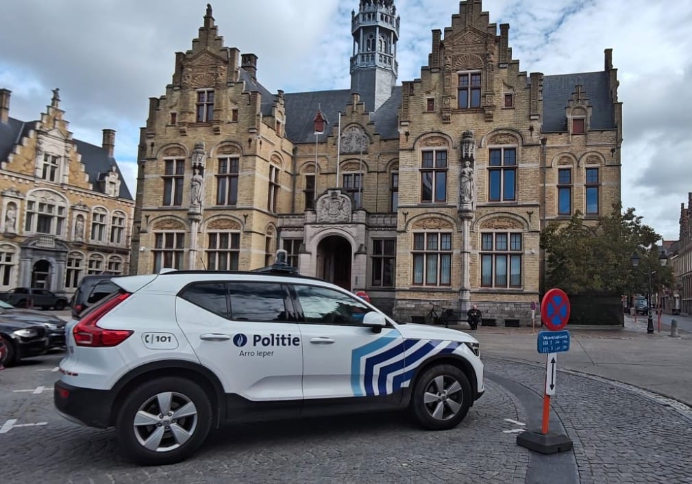 Heethoofd (39) haalt hakmes boven en bedreigt jongeren in Ieper: “Ik was bereid een ...