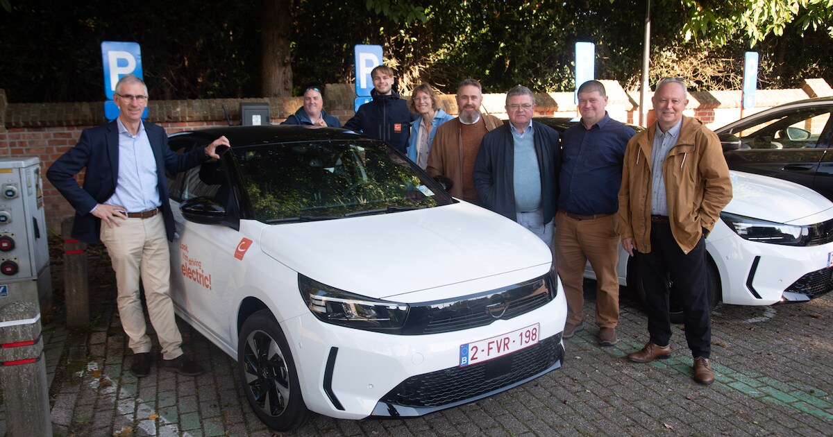 Cambio autodelen in Melle: twee elektrische Opel i-Corsa op Gemeenteplein | Melle | HLN.be