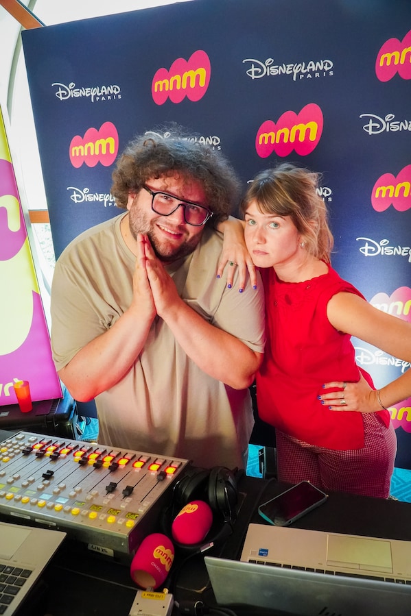 IN BEELD. MNM-dj’s zingen de zomer op gang in Disneyland Paris | Foto ...