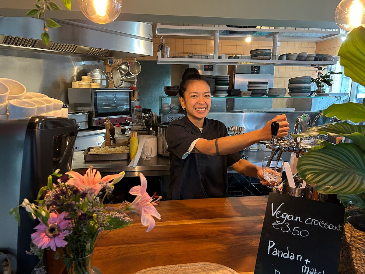 Van lunchplek waar mensen met beperking werken tot speelcafé voor ...