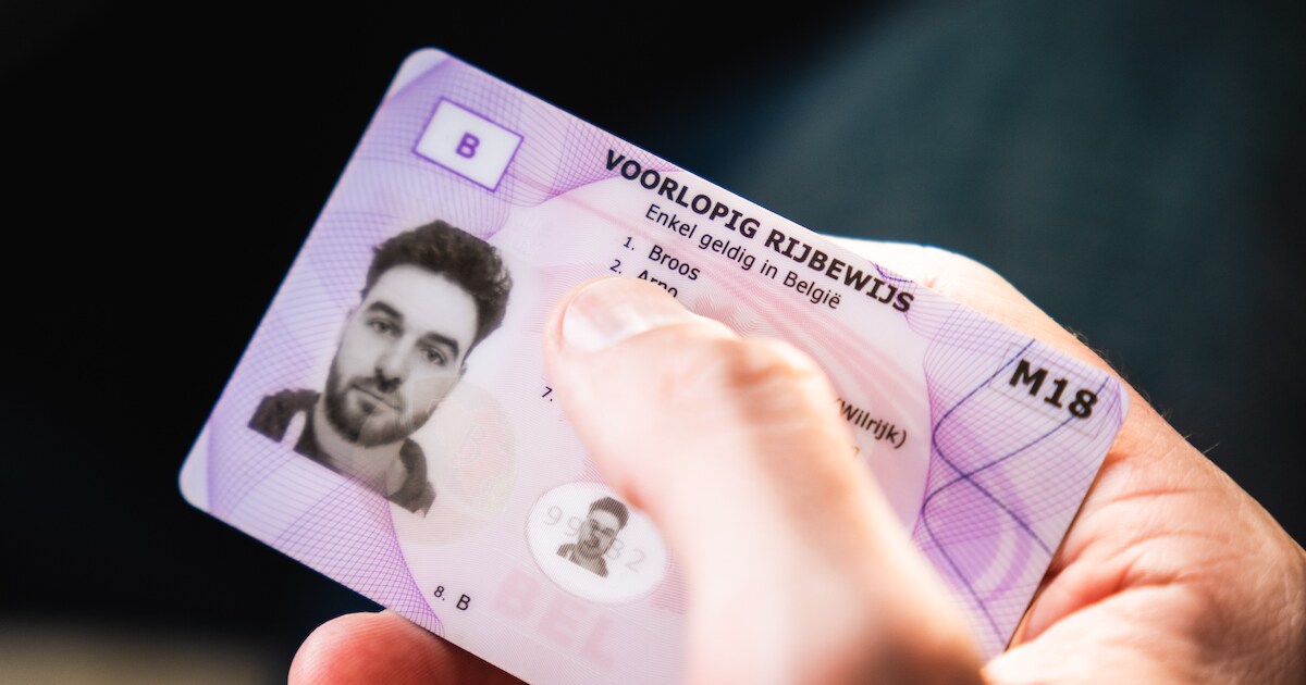 Twee dagen na behalen van rijbewijs: man (23) rijdt over rotonde en is ...