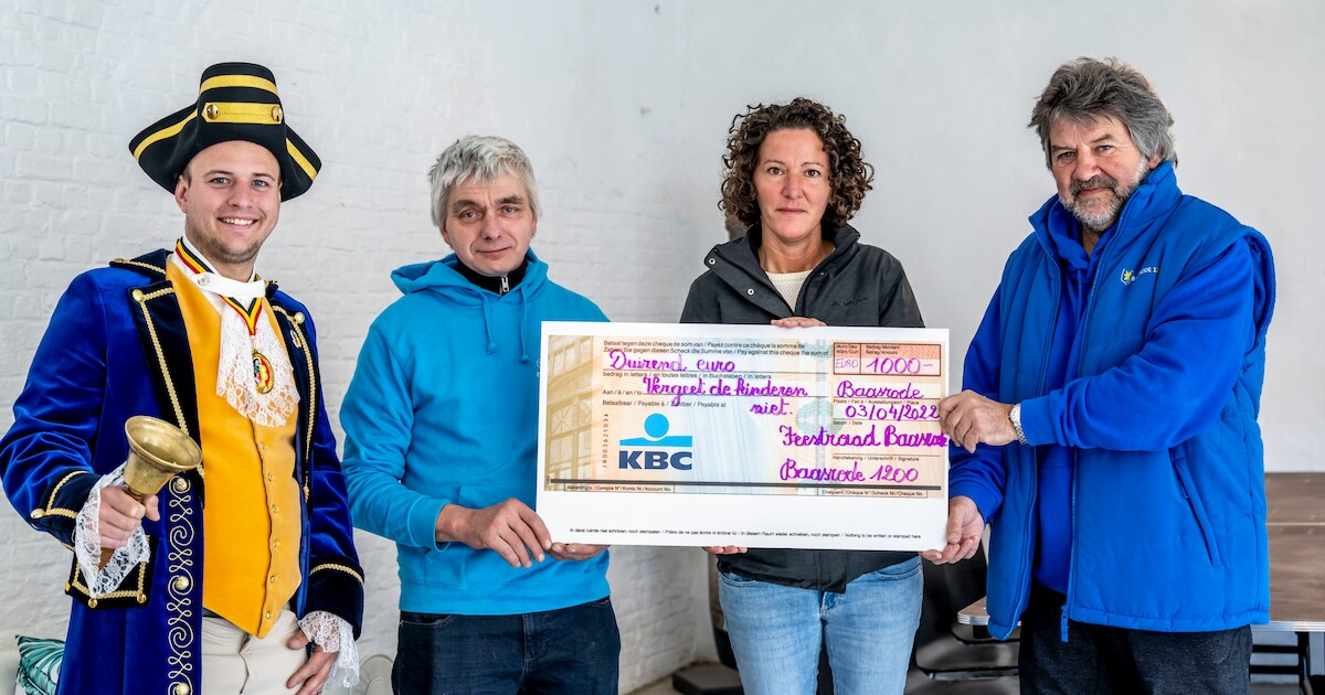 Comité Baasrode1200 overhandigt cheque aan goed doel | Dendermonde | HLN.be